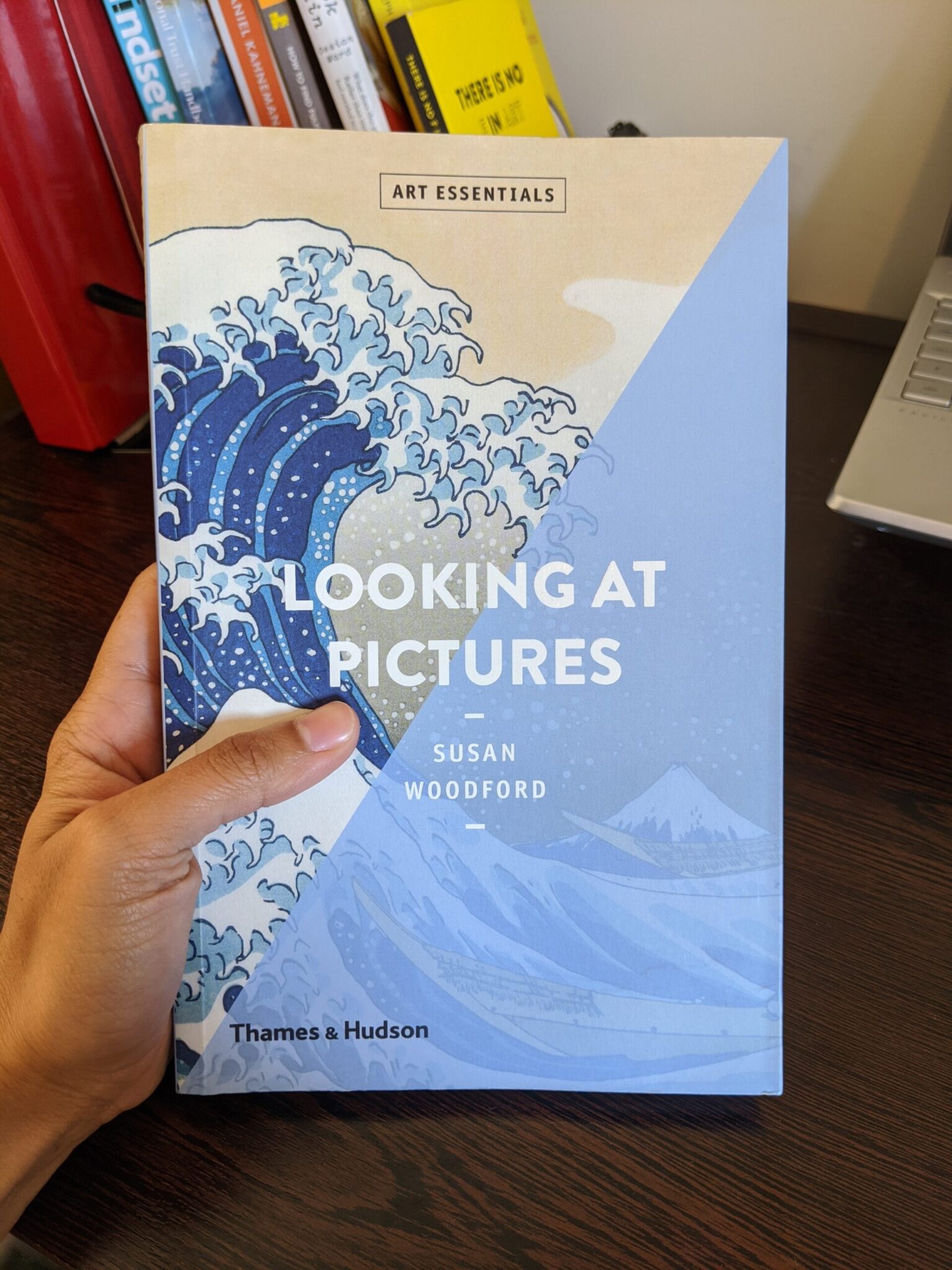 Book Recommendation: ‘Looking at Pictures’ by Susan Woodford – The ...